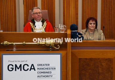 39974431-Coun Kevin Anderson chairs his last meeting as the Mayor of ...