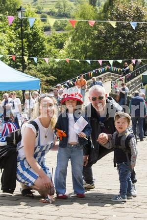 39462437-Ripponden Jubilee Food and Drink Market. From the left, Jenny ...