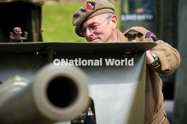 39978789-Andy Franklin of Garrison Artillery Volunteers inspects the 18 ...