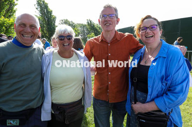 39981614-From left, Lester and Debbie King, and Mark De Salis and ...