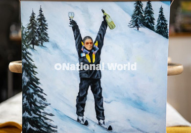 39984893-Harrogate artist Claire Baxter with the coffin she has been ...