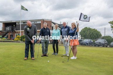 39986223-Stocksbridge Golf Club captain Gary Finney, left, with a 100 ...