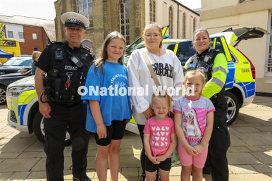 39990388-Amy Pool and her children, from left, Laila, 11, Mia, 3, and ...