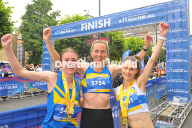 39990978-Leeds 10K event sun 23-06-2024 picture Steve Riding The Leeds ...