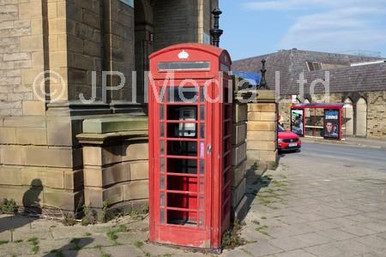 39371934-Group planning to turn old phone box into a library in Elland ...