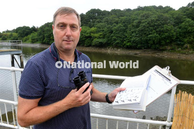 39996977-Echo reporter Neil Fatkin takes on the role of a site ranger ...