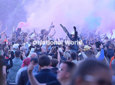 40000702-The Reytons, Clifton Park. YPN-240707-115227002 YPN-240707 ...