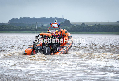 40004728-Humber Rescue Lifeboat launches during their Open Day event at ...