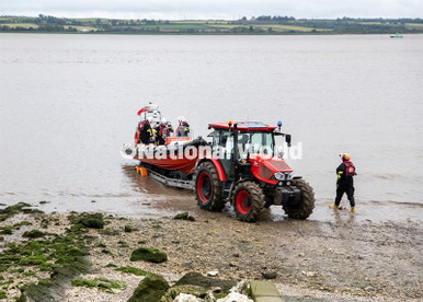 40004726-Humber Rescue launch their Lifeboat by the Humber Bridge at ...