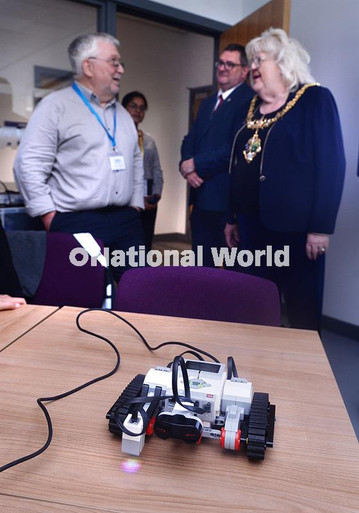 40005353-The Mayor of Rotherham Cllr Sheila Cowen took a closer look at ...