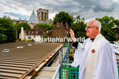 40006442-The Very Reverend Dominic Barrington, Dean of York, giving his ...