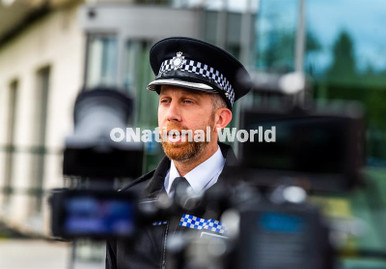 40009238-Supt Alan Travis, from West Yorkshire Police, talking to the ...