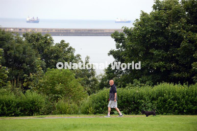 40009243-Ships wait in the North Sea from the Lawe Top, South Shields ...