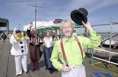 20088611-Joe Longthorne at North Pier, with Cyril Critchlow, George ...