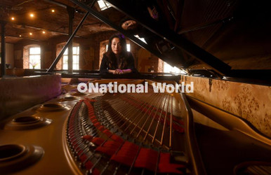 40022249-Pianist Li Can is flying a contingent of eight young Chinese ...