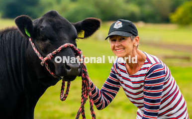 40023024-CountryPost - Cattle farmer David and Penny Evans, of ...