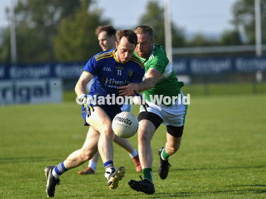 40029978-Steelstown’s Neil Forrester holds off a tackle from Thomas ...