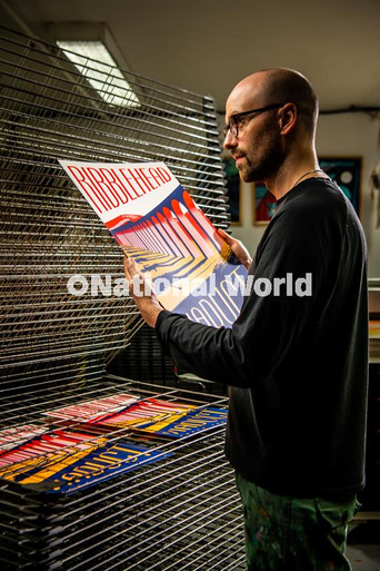 40032009-Graphic Artist Paul Kelly based at Scott Hall Mills, Leeds, is ...