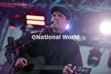 40032559-Gerry Cinnaconman performing as Scottish singer-songwriter ...