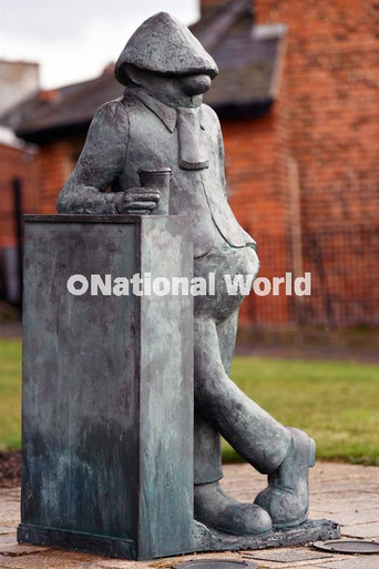 40034087-The Andy Capp statue, Headland, Hartlepool. Picture by FRANK ...