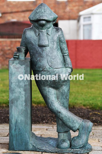 40034255-The Andy Capp statue, Headland, Hartlepool. Picture by FRANK ...