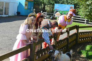 40036972-Sunderland Empire panto lunch of Jack and the Beanstalk at ...