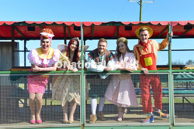40036969-Sunderland Empire panto lunch of Jack and the Beanstalk at ...