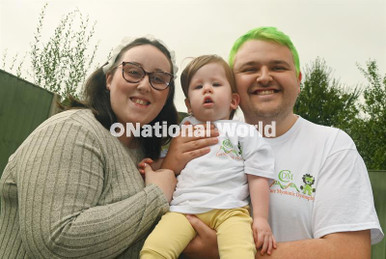 40036978-Becky Cartwright with husband Brad, who has died his hair ...