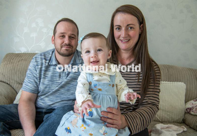 40037570-Parents Charlotte Dale and Bret Richardson with their 5 month ...