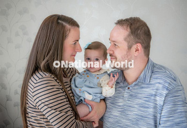 40037563-Parents Charlotte Dale and Bret Richardson with their 5 month ...