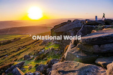 40037694-Millstones at Stanage Edge close to Sheffield on the Yorkshire ...