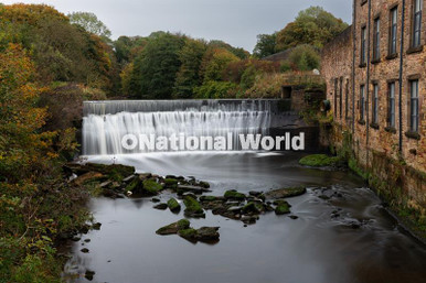 40047174-Roach Bridge waterfall at the River Darwen in Preston. Photo ...