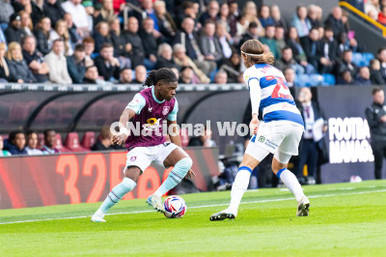 40054356-Enock Agyei takes on Lucas Anderson. Photo: Kelvin Lister ...
