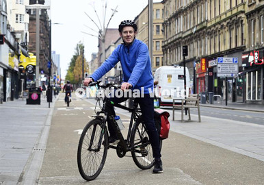 40055666-John Devlin 30/10/2024 GLASGOW. Alastair Dalton on his bike ...