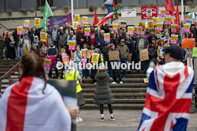 40057859-Portsmouth Unite and anti racism campaigners held opposing ...