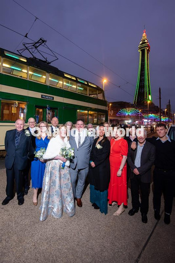 40059064-Tricia and Duncan Hardman get married on a Blackpool Heritage ...