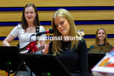 40070014-24/11/24 Larbert High School Christmas Fair Live music was ...