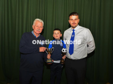 40075981-Club Player of the Year Logan Duffy receives his trophy from ...
