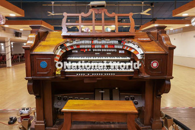 40077827-A Compton organ which Gosport and District Organ Club members ...