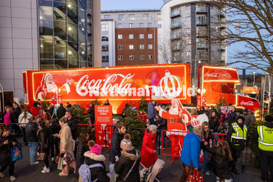 40079102-The Coca Cola truck made a triumphant return to Gunwharf Quays ...