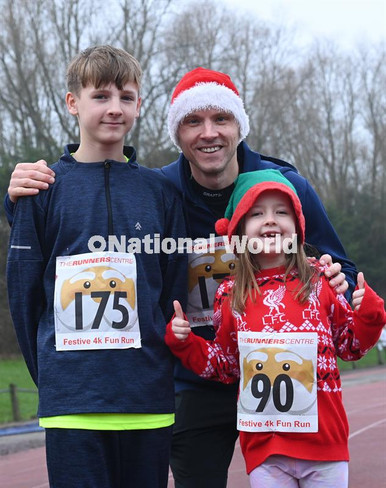 40082587-Festive fun as runners are dressed to impress and Christmas ...