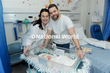 40083565-Laura and David Hill from Stubbington, welcomed their daughter ...