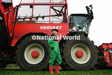 40084419-Ten year old Seb FIsher at the Big Machine weekend at Boston ...