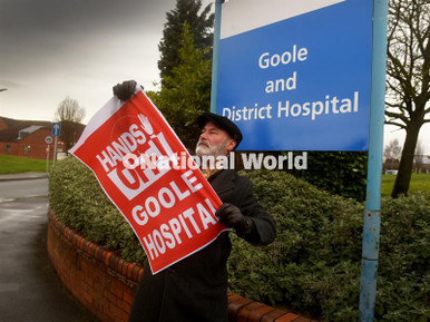 40086984-Protestors are pictured outside Goole Hospital. Tony Williams ...