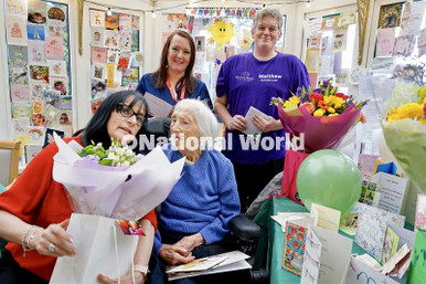 40088969-Mabel Wright celebrates her 103rd birthday at Watford House ...