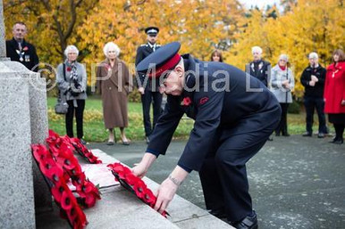 39280409-Poppy wreaths are placed at the war memorial at the Brighouse ...