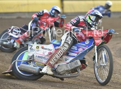 39005035-Peterborough Panthers v King s Lynn Stars speedway action at ...