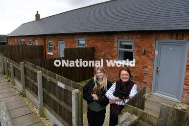 40109542-**EMBARGOED YORKSHIRE POST ONLY* * Dave and Rachel Adamson at ...