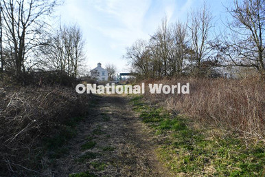 40117816-The Hart to Haswell walkway and Rail Crossing Ocean Road ...