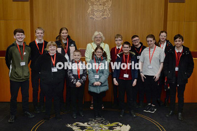 40157447-Pupils of The Willows School pictured with the Mayor of ...
